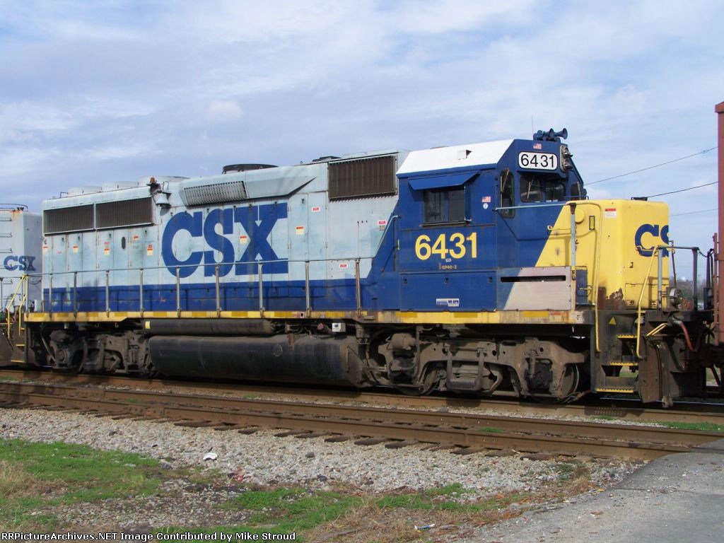 CSX 6431 teams with CSX 2262 pulls thru